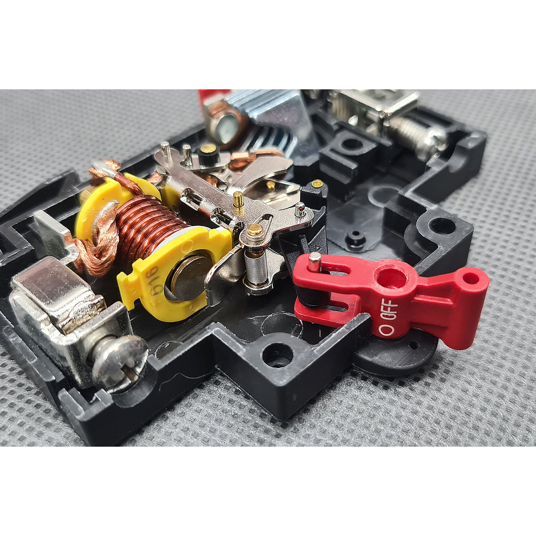 GigaWatt G-16A 2-Pole Circuit Breaker